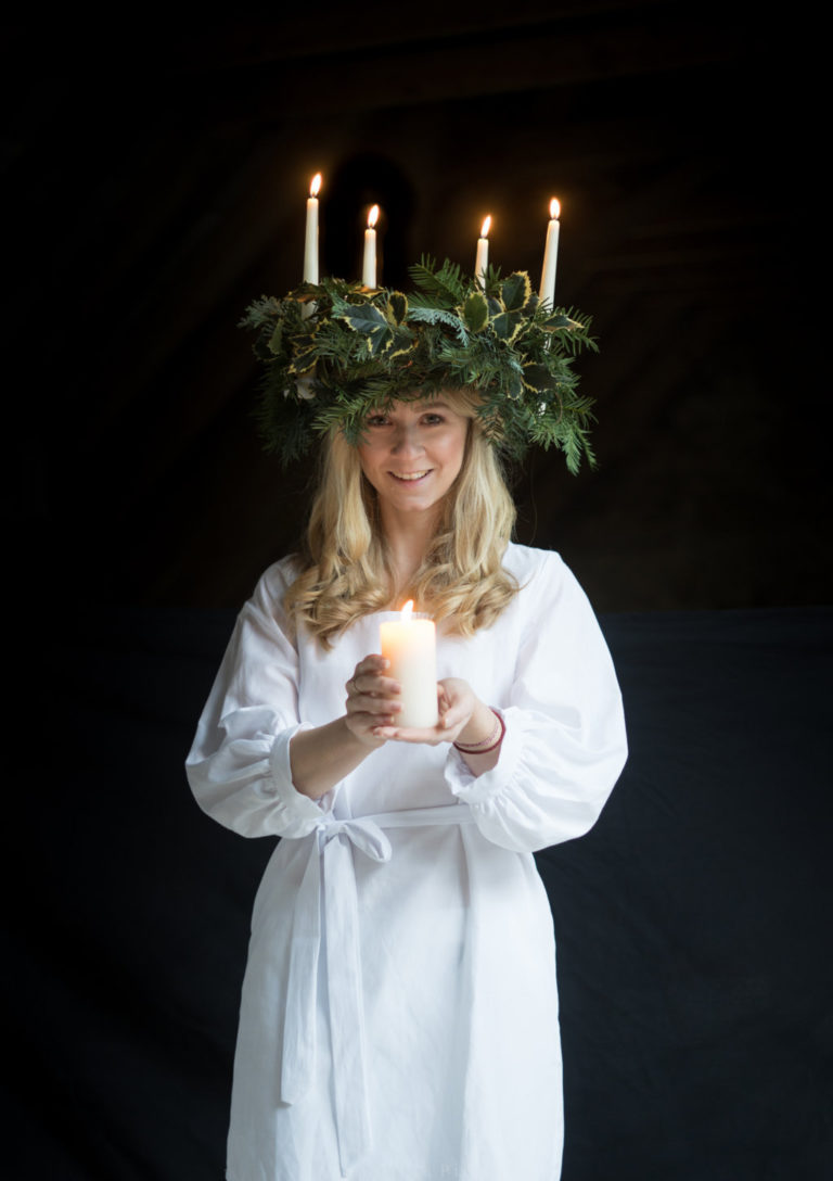 Luciafest_mit_Kerzenkranz_Schweden - glutenfreiumdiewelt.de